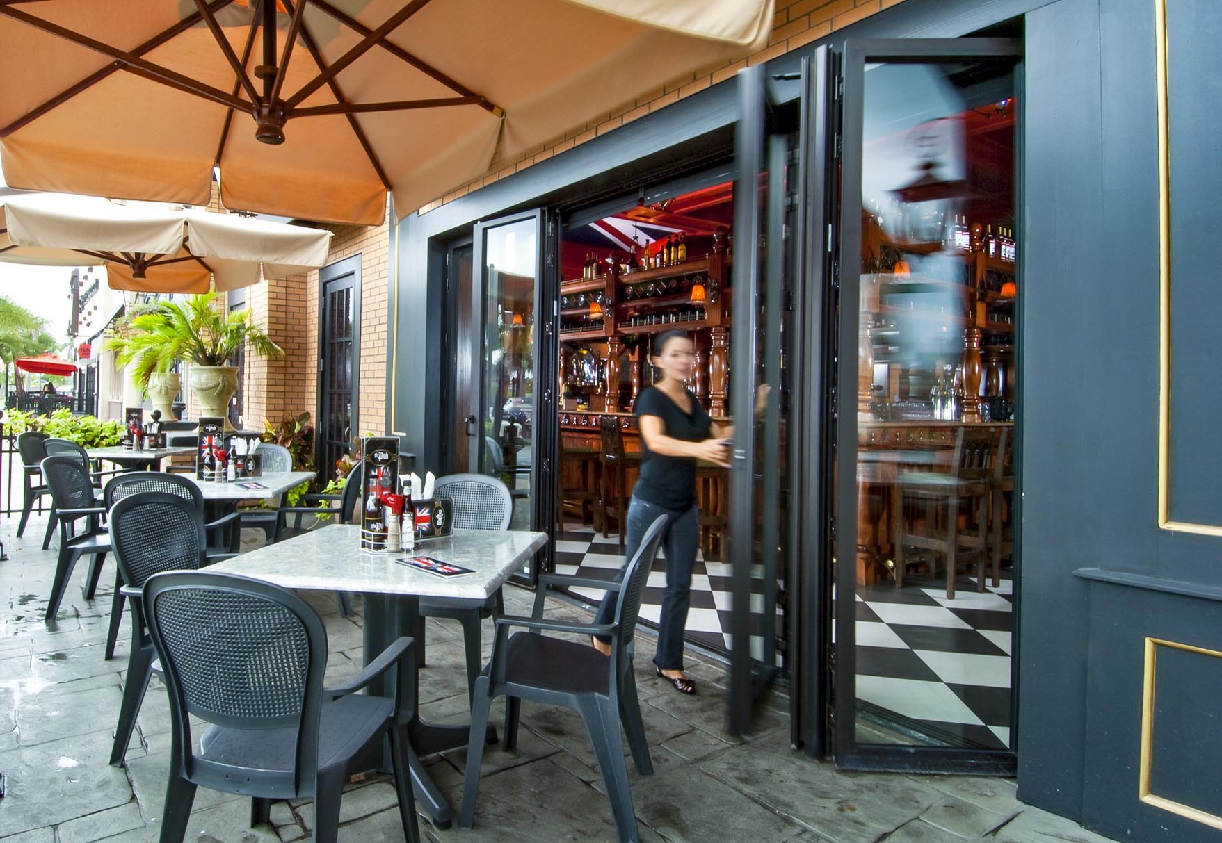 Open Restaurant Design Facilitates Outdoor Dining | NanaWall