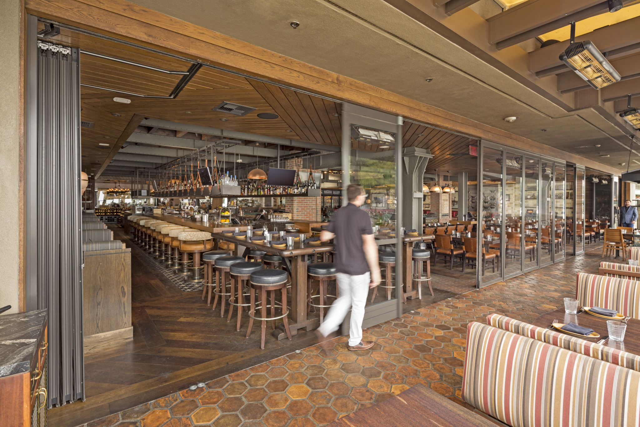 Sliding Glass Door System Enhances Dining Experience | NanaWall