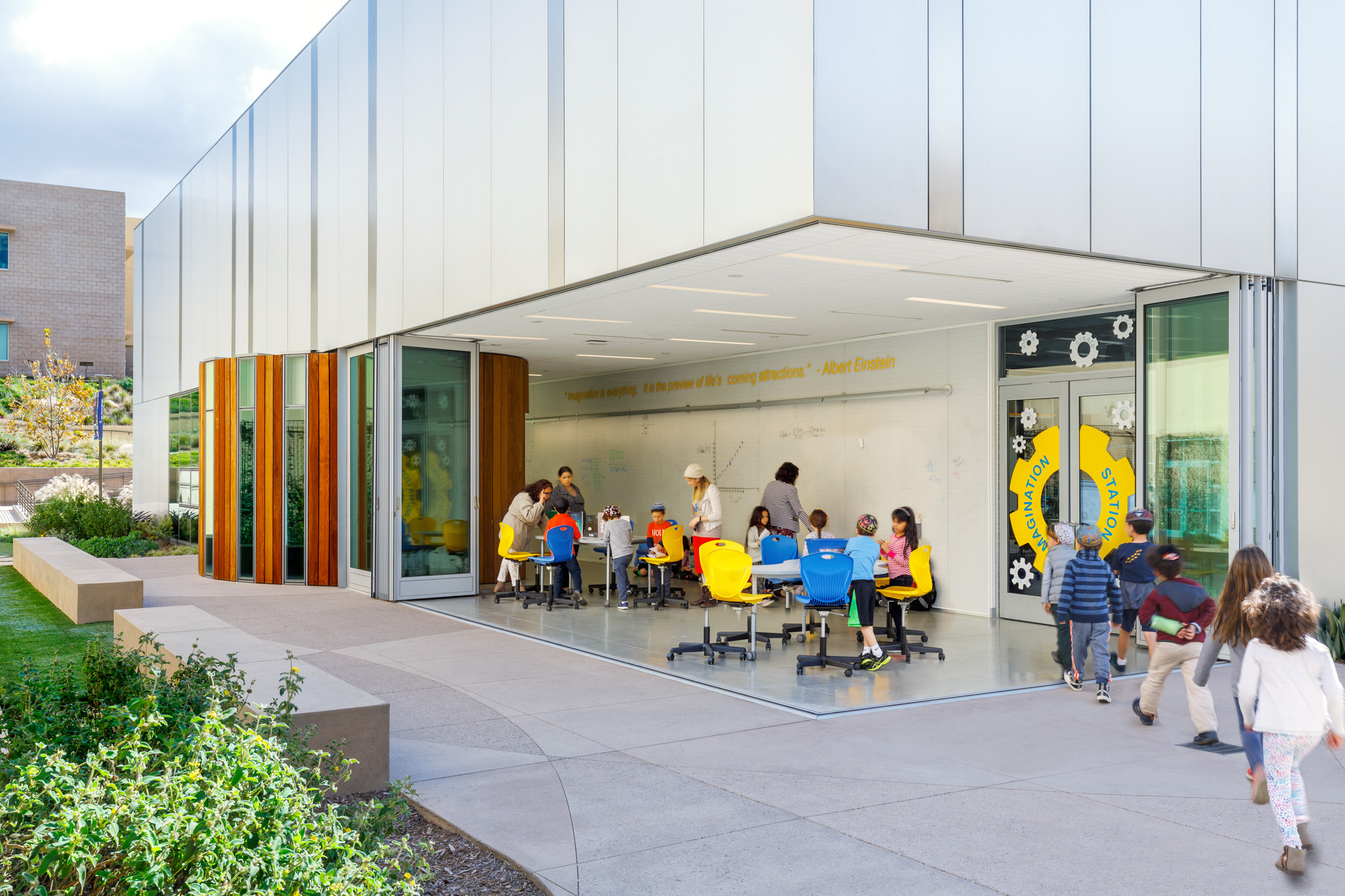 Opening Glass Walls: Reimagining the Post-Covid Classroom | NanaWall