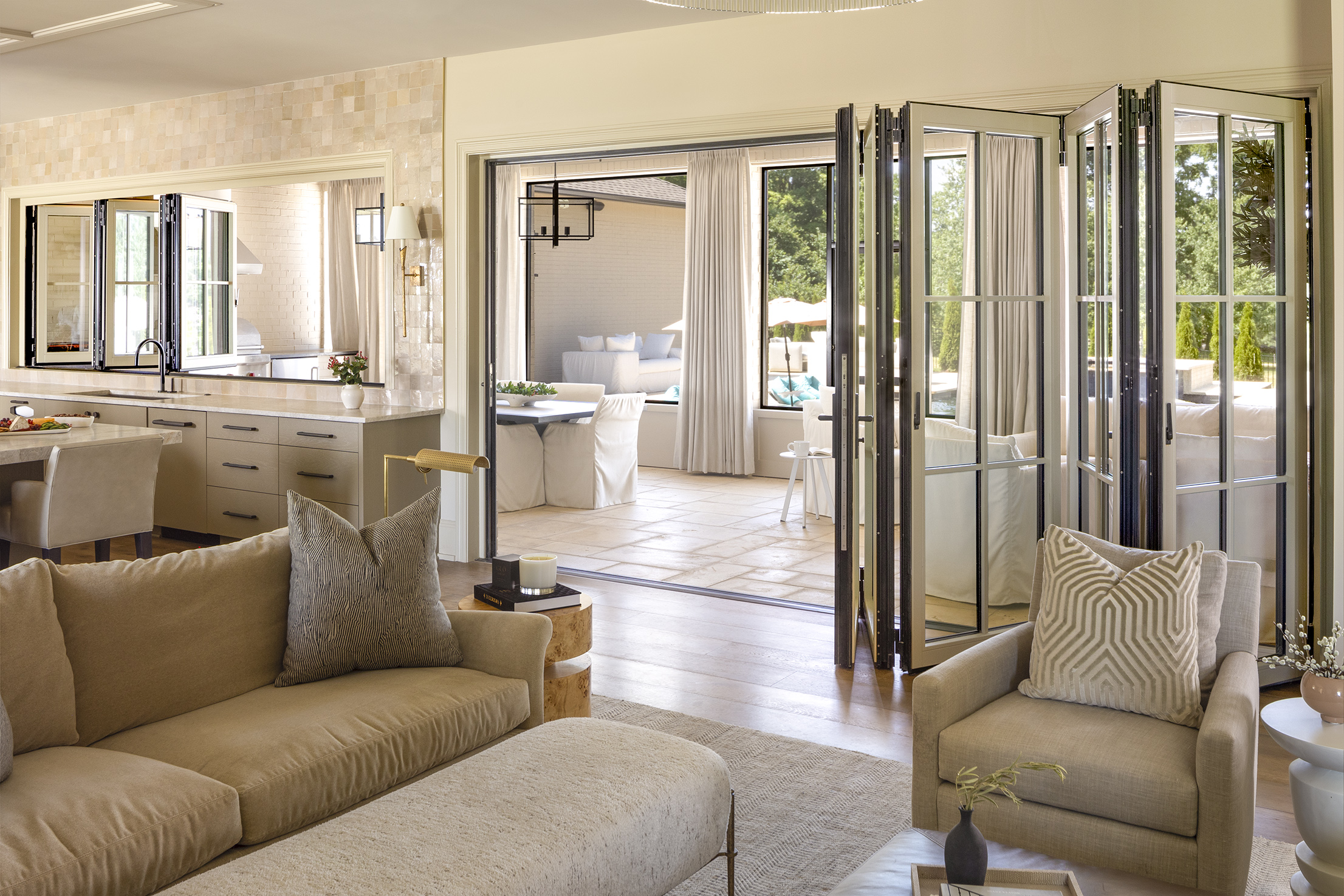 Top 2024 Interior Design Styles Using Retractable Glass Walls