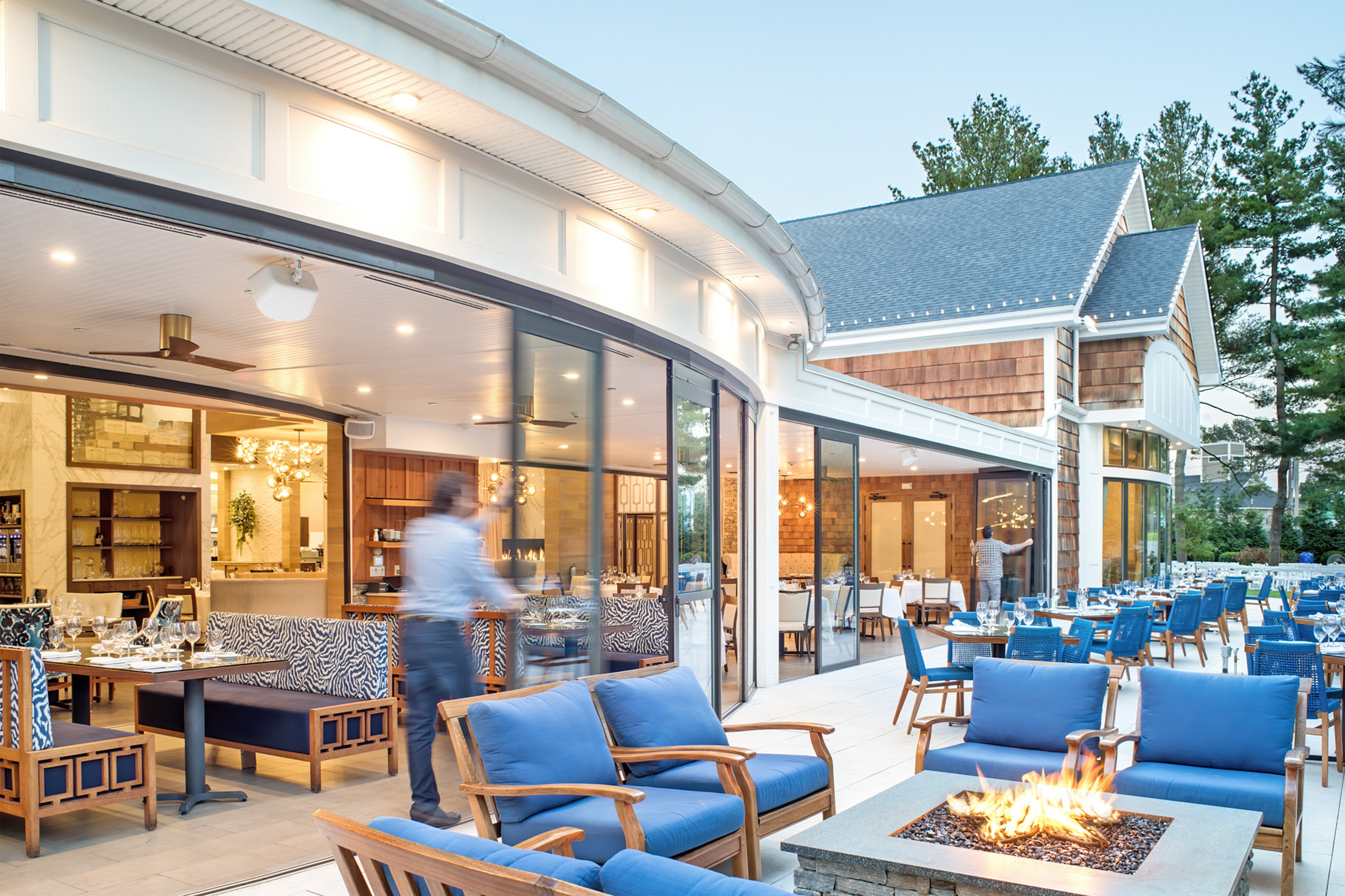 Restaurant Glass Patio Doors for Modern Design | NanaWall
